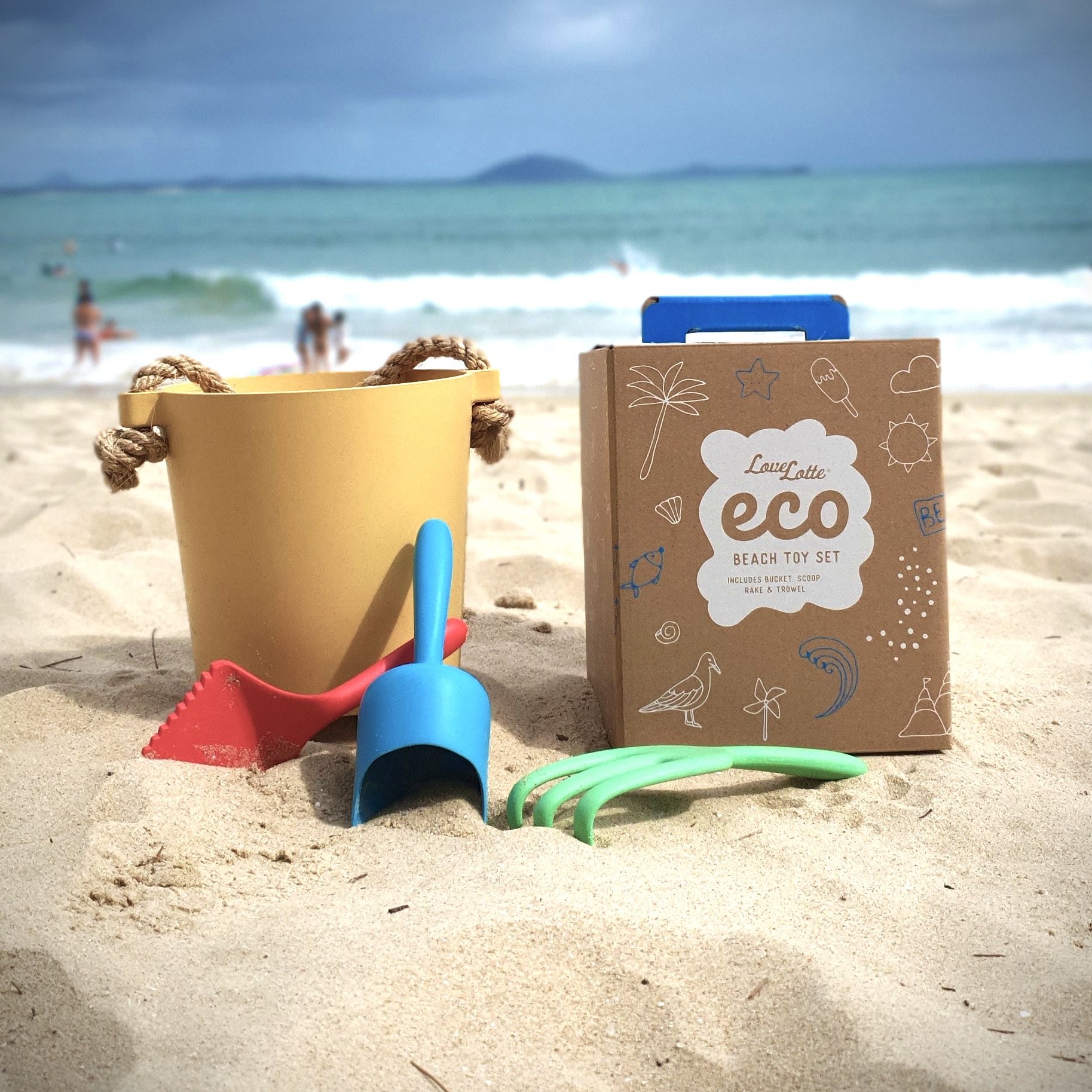 12 Zero Waste Beach Essentials - Greenify Me